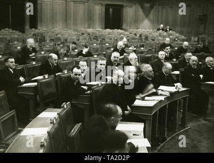Meeting of the Prussian state parliament in the Prussian House ...