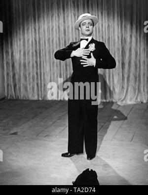 Heinz Ruehmann as Peter Pett / Patrick Pett in the German comedy "Five ...