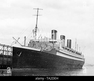 The French ocean liner "Ile de France" arrives in New York City with ...