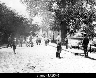 German soldiers laying telephone cables on the front line outside ...