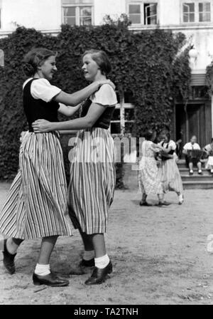 League of German Girls, BDM: leaders, leadership schools Stock Photo ...