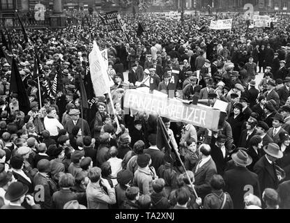 Weimar Republic. Election campaign of the Communist Party in Berlin at ...