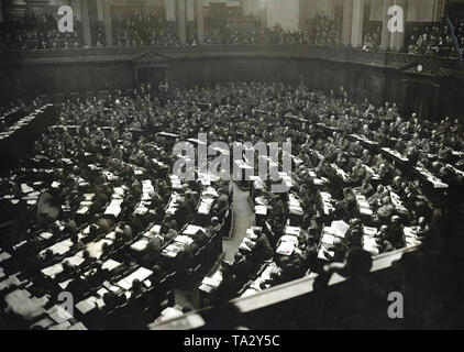 Meeting the Soviet soldiers in Berlin Stock Photo - Alamy