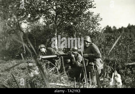 The UFA film "Men Without a Fatherland" from 1937 is about the ...