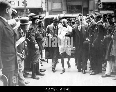 Mahatma Gandhi during the Second Round Table Conference at London Stock ...
