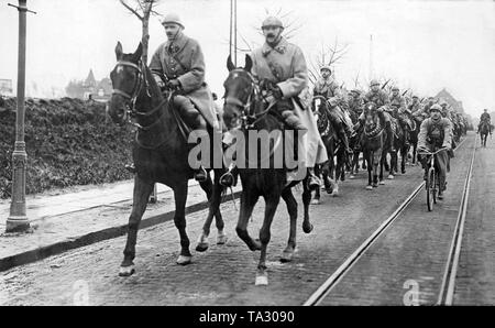 During the French occupation of the Ruhr area, artillery, like these ...