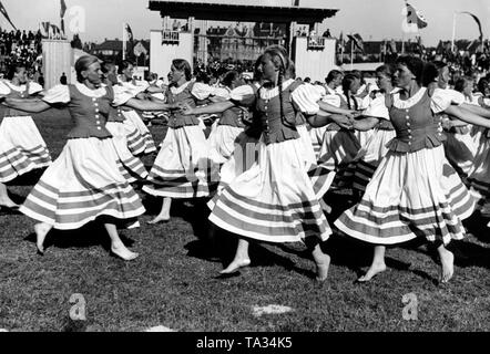 A group of girls of the Bund Deutscher Maedel carries a flag of the ...