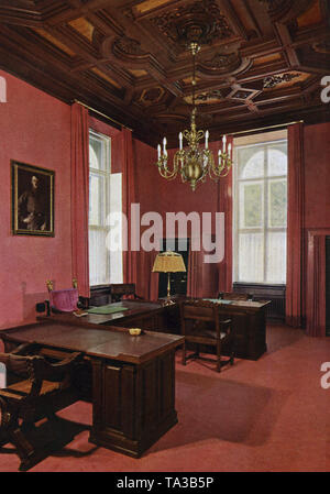 ADOLF HITLER - NSDAP HEADQUARTERS - BROWN HOUSE Stock Photo - Alamy