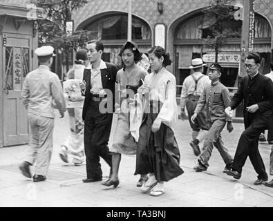 [ 1930s Japan - Japanese Shopping Street in Kobe ] — Shoppers walk in ...