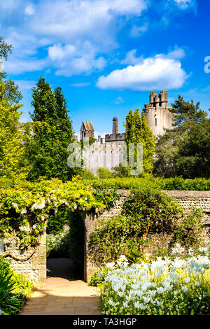 Medieval castle wall with arched doorway Stock Photo - Alamy