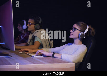 Young women play cyber games Stock Photo - Alamy