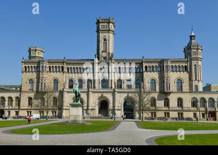 Gottfried Wilhelm Leibniz statue outside the university, Leipzig ...