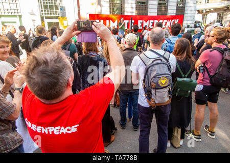 The BP headquarters on St James Square in London Stock Photo - Alamy