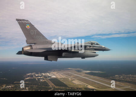 An F-16 Fighting Falcon assigned to the 85th Test Evaluation Squadron ...