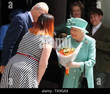 Her Majesty Queen Elizabeth II receives Mrs Asma Al-Assad and the ...