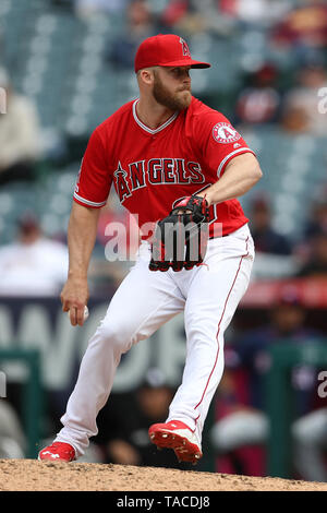 Minnesota Twins relief pitcher Cody Stashak delivers during a baseball ...
