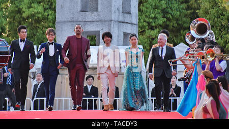 (L-R) Japanese actor Kazuki Kitamura, Koichi Yamadera, actor Will Smith ...