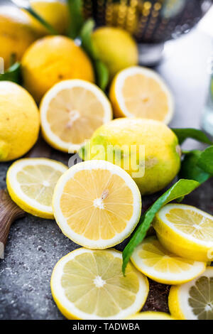 whole and sliced lemons Stock Photo - Alamy