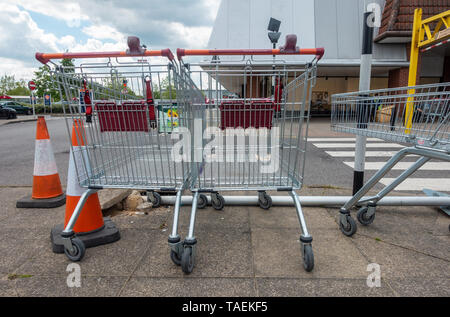 Lamp post knocked over Stock Photo - Alamy