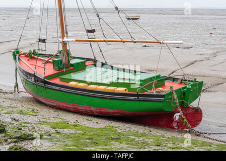 Historic restored cockle boat Endeavour LO41 world war 2 Dunkirk Little ...