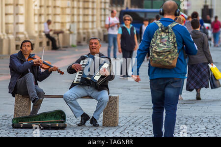 Romani (Gypsy) musicians/ "lautari" playing for a party in Romania ...