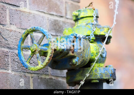 Gate valve with wheelhead and flange body for isolation of water or gas ...