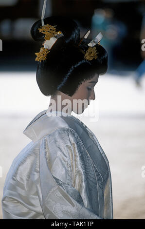 A bride in traditional Japanese bridal kimono and headdress during a ...