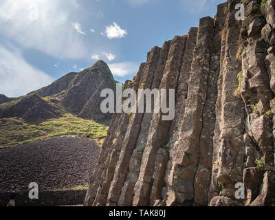 The typical rock formations of Giants Causeway in Northern Ireland ...