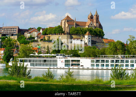 Panoramic view of St. Stephan Münster (cathedral) in Breisach am Rhein ...