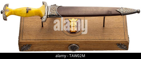 A service dagger M 33 issued as an honour dagger by the SA formations ...