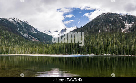 Idyllic spring landscape with mountain joffre laks in british columbia ...