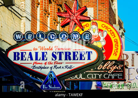 "Welcome to Beale Street" sign in Beale St, Memphis, Tennessee, USA ...