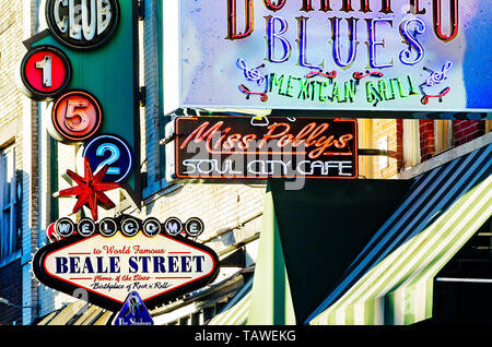 "Welcome to Beale Street" sign in Beale St, Memphis, Tennessee, USA ...