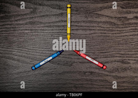 The frame filling symmetrical color wheel pattern is arranged on a ...