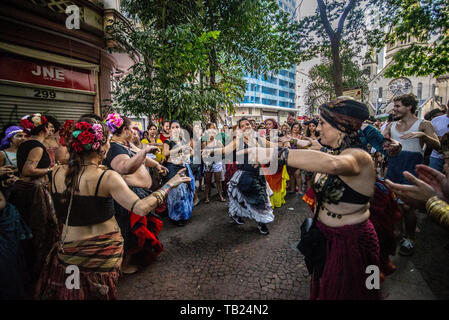 Gypsies dance in the old center of São Paulo on an autumn afternoon, on ...