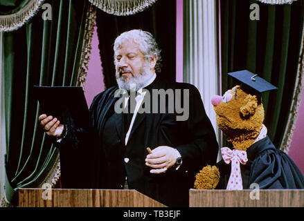 Muppets Show Peter Ustinov Stock Photo - Alamy