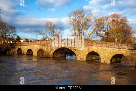A late afternoon view of Pershore Old bridge with the river Avon in ...