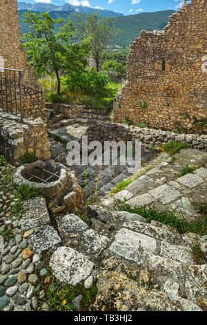 medieval foreshortening. Beffi, Abruzzo Stock Photo - Alamy