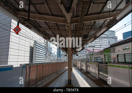 Empty train station platform, Tokyo, Japan Stock Photo: 67879366 - Alamy