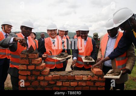 (190530) -- MUSANZE (RWANDA), May 30, 2019 (Xinhua) -- Students of ...
