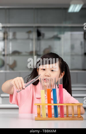 Students do experiments in physics class Stock Photo - Alamy