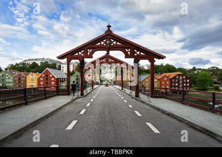 The picturesque Gamle Bybro, (Old Town Bridge), Trondheim, Sor ...