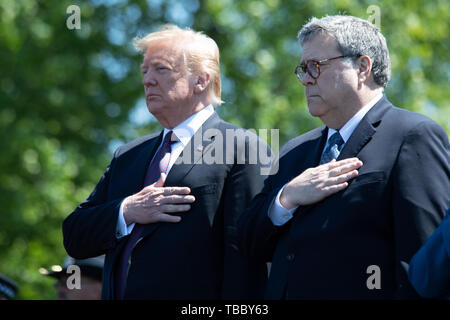 U.S. Capitol Police officers stand near abortion-rights protesters ...