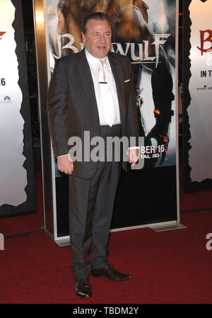 RAY WINSTONE BEOWULF LOS ANGELES PREMIERE WESTWOOD LOS ANGELES USA 05 ...