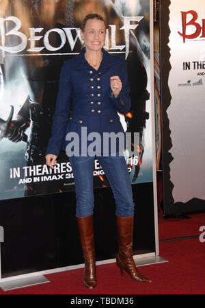 "Beowulf" (Premiere) Robin Wright Penn 11-5-2007 / Westwood Village ...
