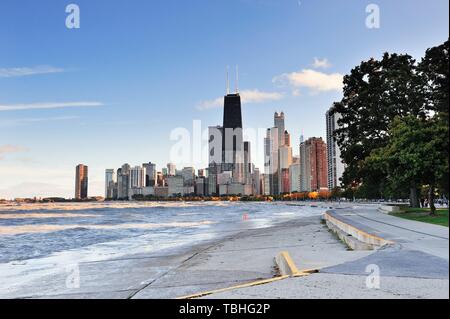 Chicago skyline at sunset viewed from North Avenue Beach Stock Photo ...