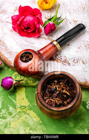 Tobacco pipe and smoking tobacco with rose flavor Stock Photo - Alamy