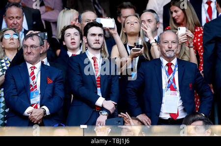 Liverpool CEO Peter Moore (right) and wife Debbie Moore prior to kick ...