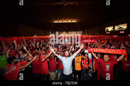 Liverpool fans celebrate as Liverpool win the UEFA Champions League ...