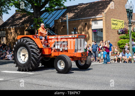 Allis-Chalmers D 21 tractor in the 2019 Lynden Farmers Day Parade ...